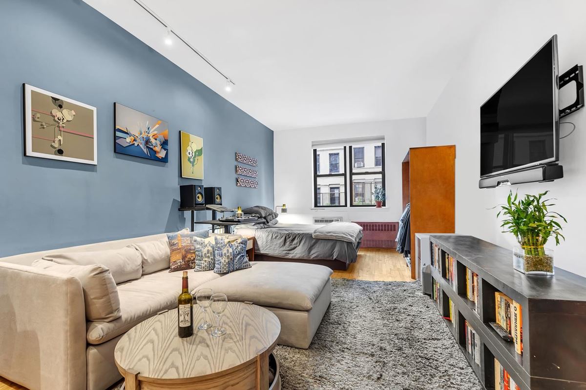 Cooper & Cooper - 203 East 89th Street, Apt 4B