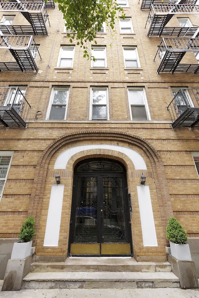 Cooper & Cooper - 261 West 22nd Street, Apt 22
